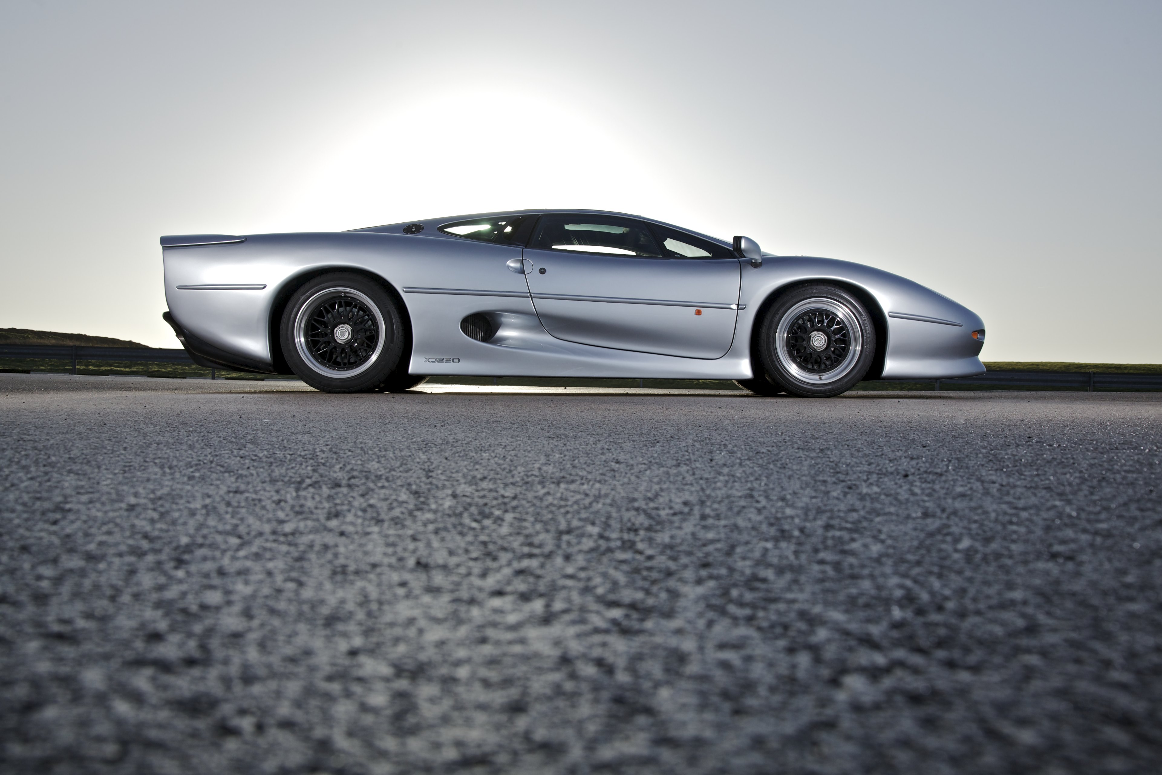 Super Cats: The Jaguar XJ220 and TWR XJ220S